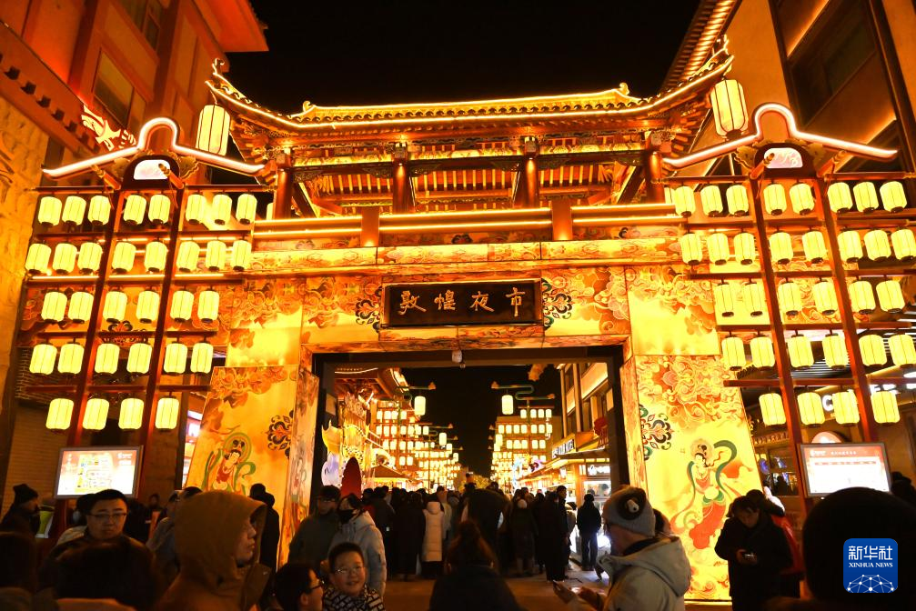 流光溢彩过新年 摄影师夜拍彩灯万盏-新华网